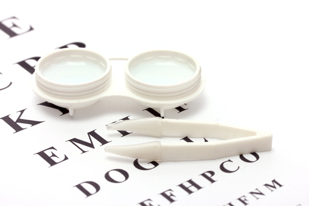 Biofinity silicone hydrogel lens used as a hyper DK Piggyback lens ...